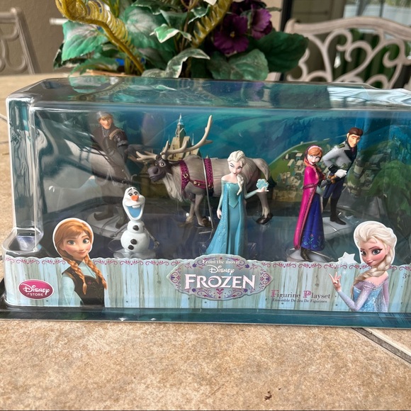 Disney | Toys | New6 Piece Disney Store Exclusive Frozen Figurine Play ...